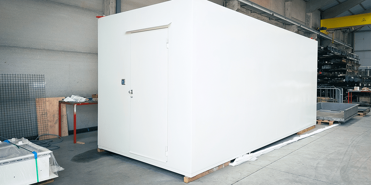 Armoured outdoor guard booth, burglar-resistant and/or bullet-resistant ...